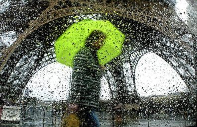 Paris in the Rain, a series of beautiful images by Christophe Jacrot ...