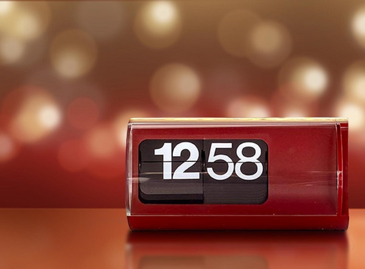 Cifra 3 rosso, tutto il tempo di amare. L’orologio a palette icona del ...