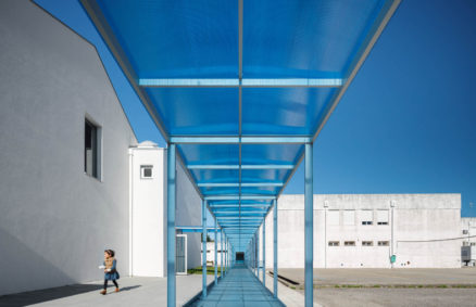 Sekolah dasar penuh warna di Aveiro di Portugal, proyek inovatif oleh ...
