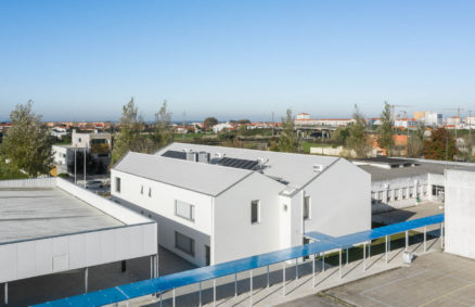 Una scuola elementare colorata ad Aveiro in Portogallo, l'innovativo ...
