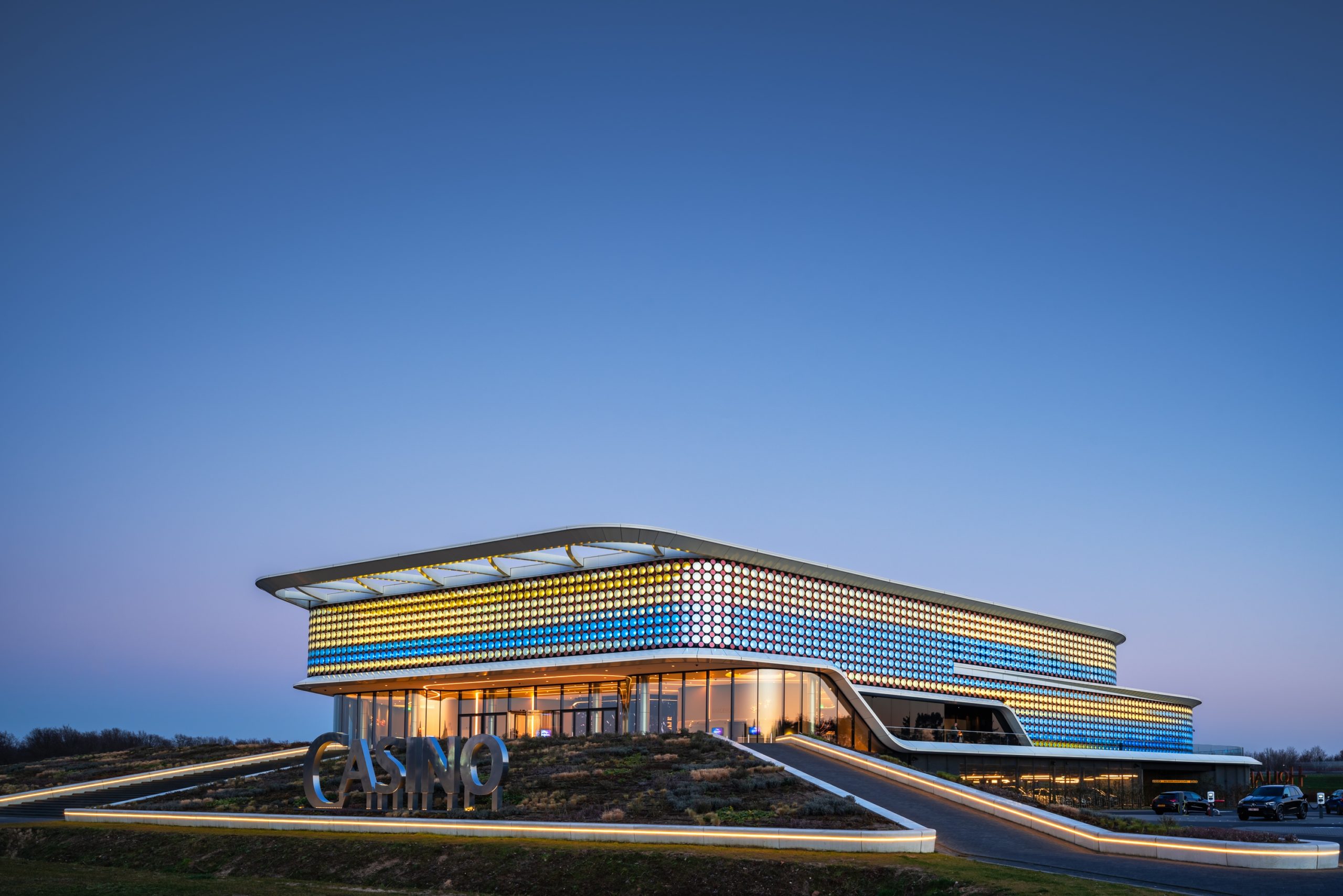 L'illuminazione architetturale di MVSA Architects trasforma l'Holland ...