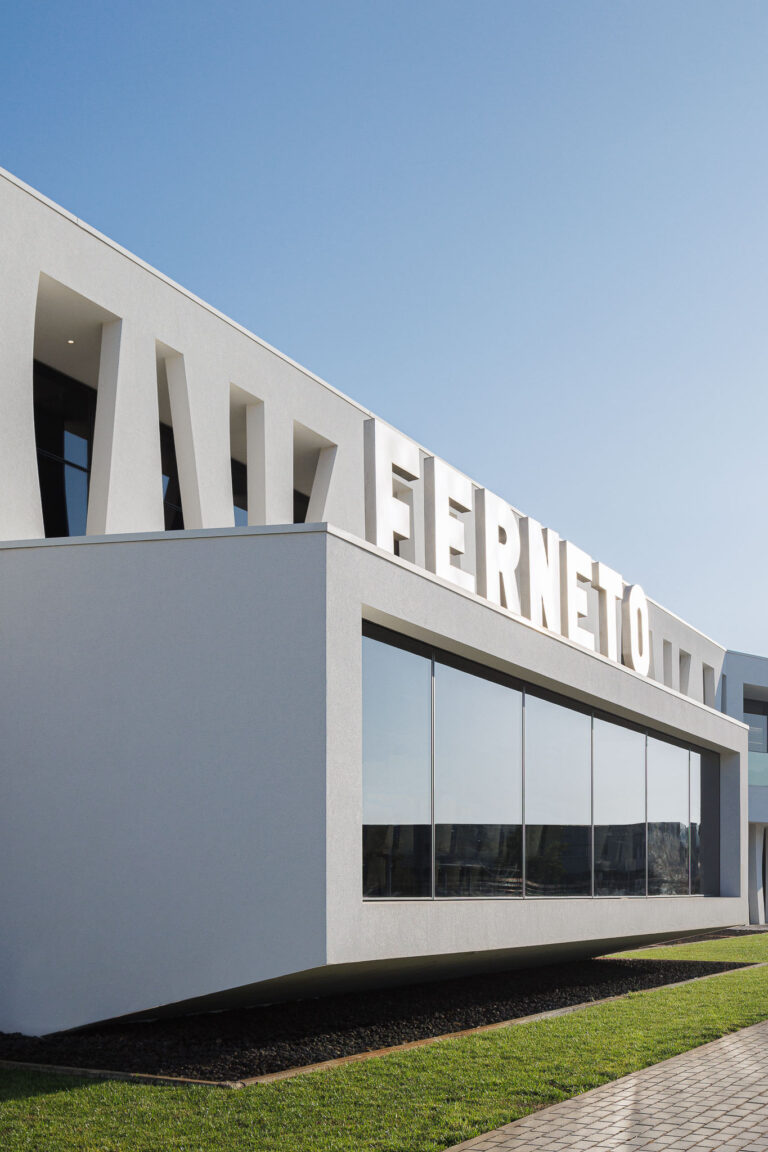 L'edificio industriale di Ferneto SA: Dove l'arte della panificazione ...