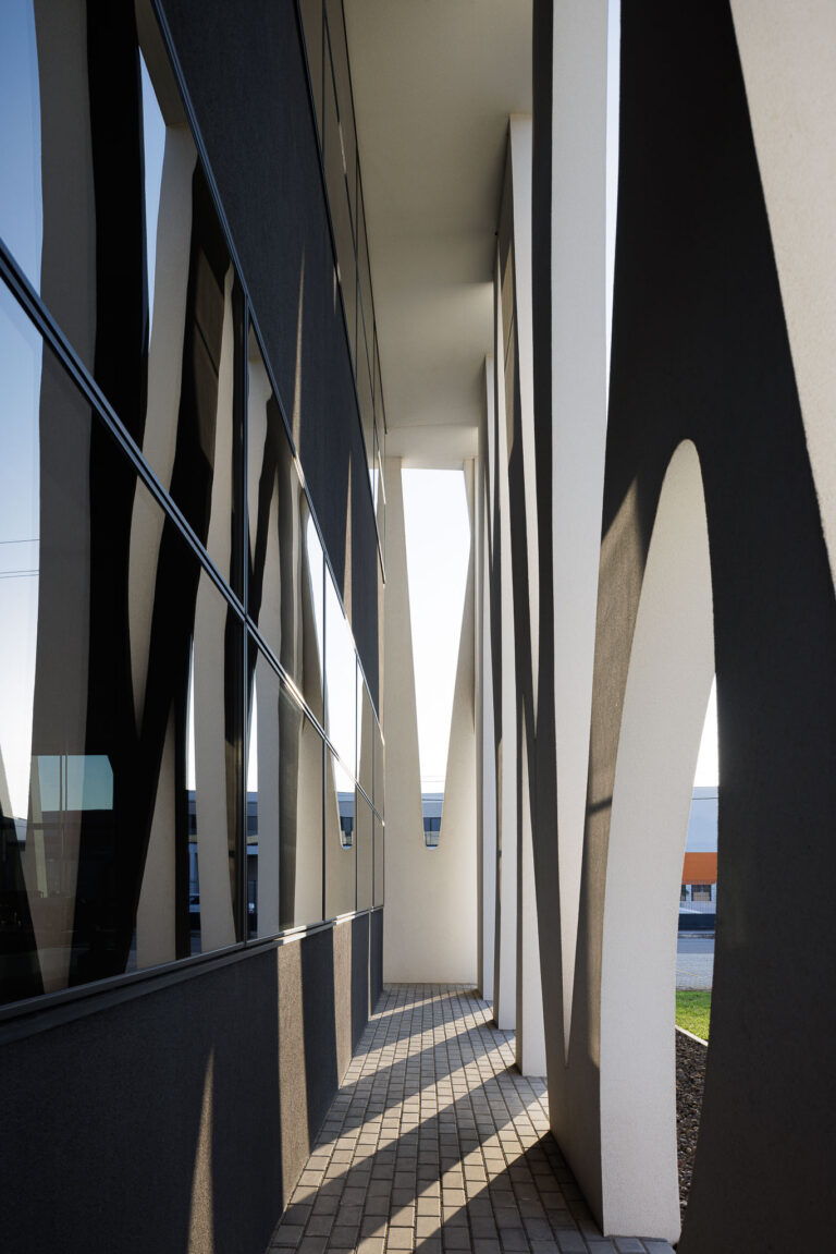 L'edificio industriale di Ferneto SA: Dove l'arte della panificazione ...