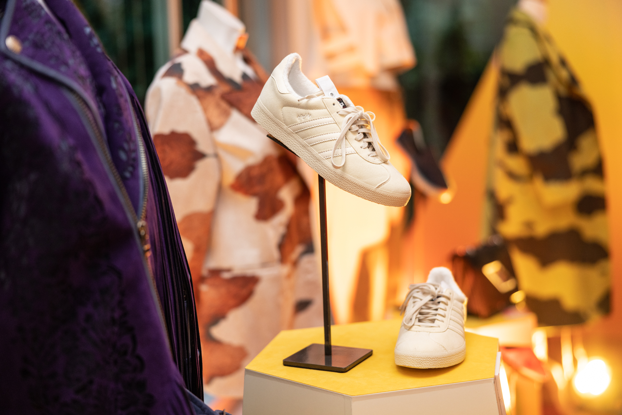 Beyond the Surface: Unfolding Dimensions, alcantara y su historia de ...