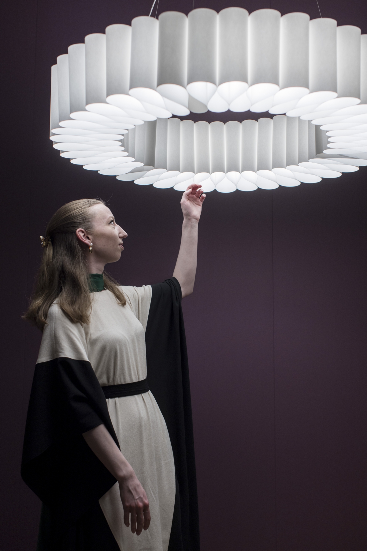 PLI by Foscarini: the light that dances between folds and waves and ...