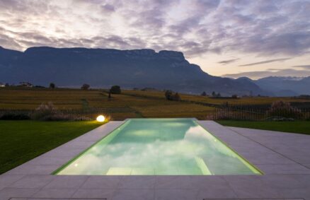 Villa EB: un'elegante residenza organica tra vigneti e boschi a Bolzano ...