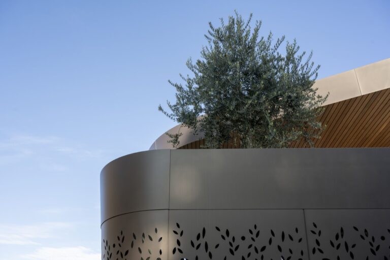 Villa EB: un'elegante residenza organica tra vigneti e boschi a Bolzano ...