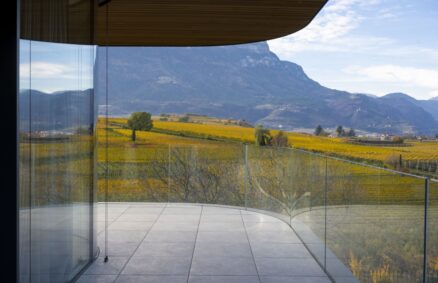 Villa EB: un'elegante residenza organica tra vigneti e boschi a Bolzano ...