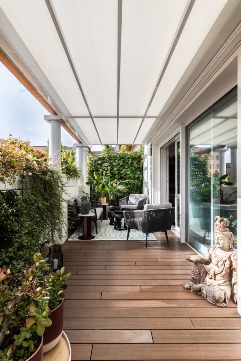 Contrasti tra spazio e natura: l'incredibile duplex di Icona Architetti ...