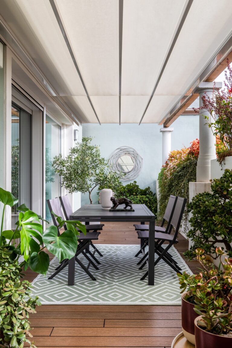 Contrasti tra spazio e natura: l'incredibile duplex di Icona Architetti ...