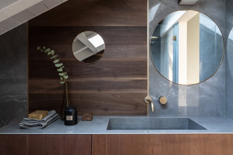 Contrasti tra spazio e natura: l'incredibile duplex di Icona Architetti ...