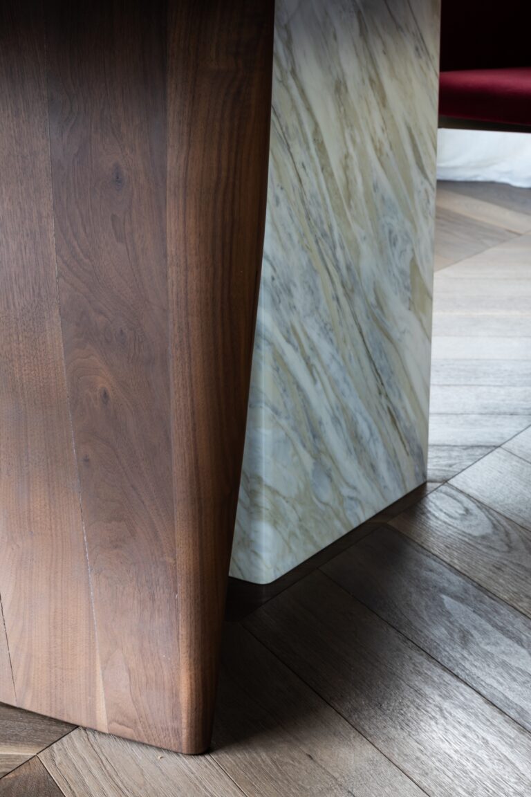 Contrasti tra spazio e natura: l'incredibile duplex di Icona Architetti ...