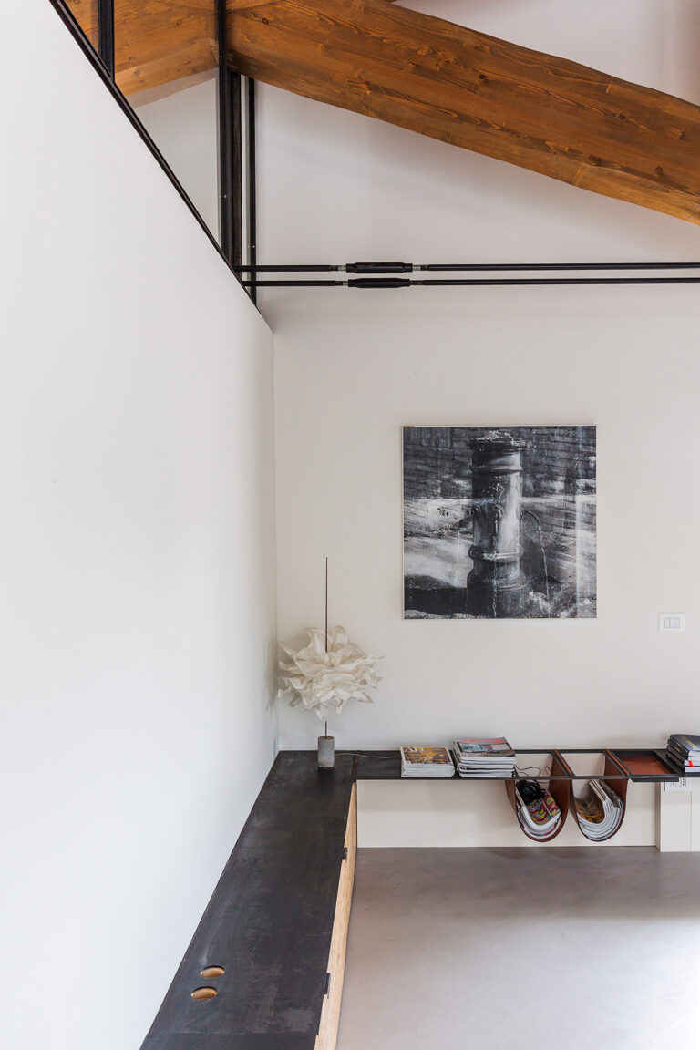 La casa dal cuore rock: a Roma l'interior design di un casale ...