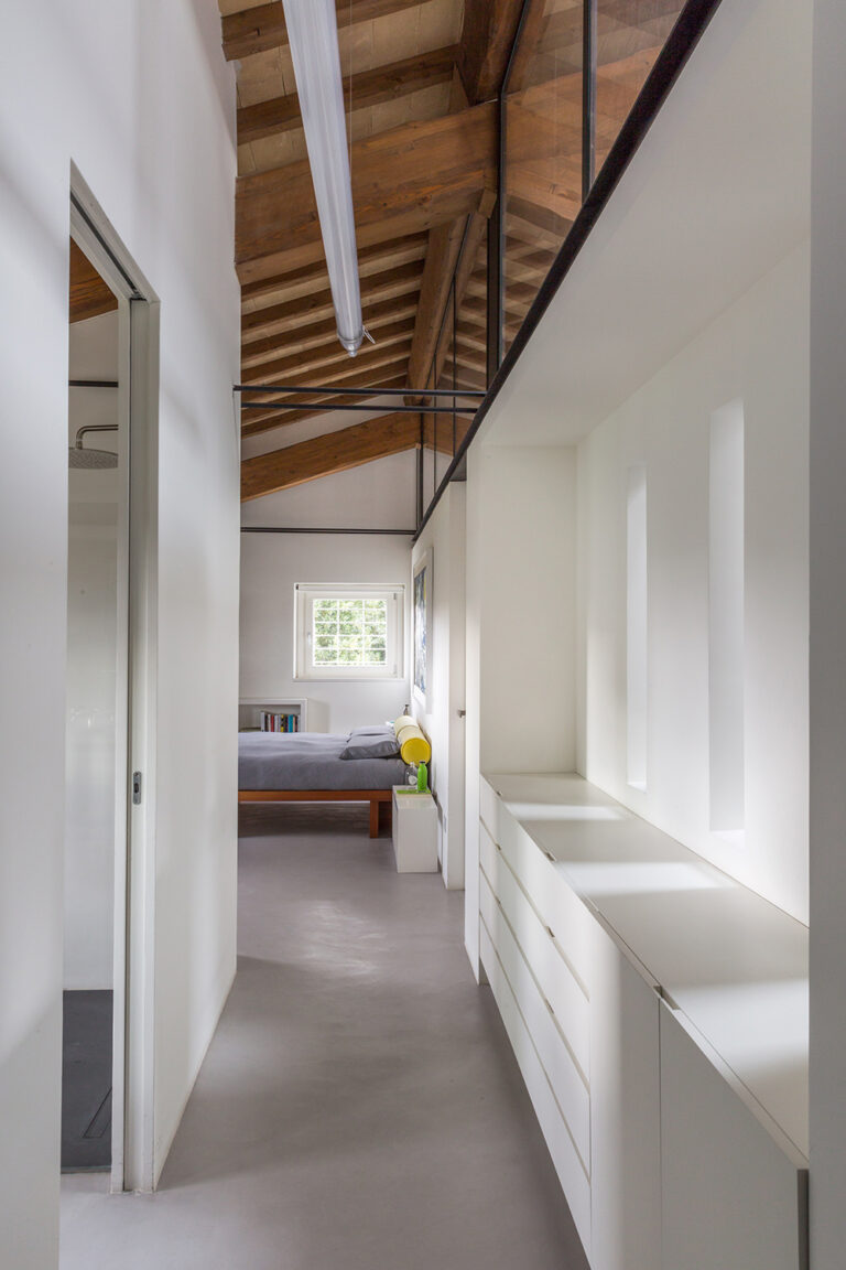 La casa dal cuore rock: a Roma l'interior design di un casale ...